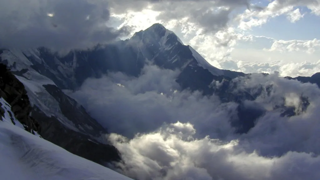 Tien Shan Mountains, Kyrgyzstan: 2026 Peaks & Treks Guide